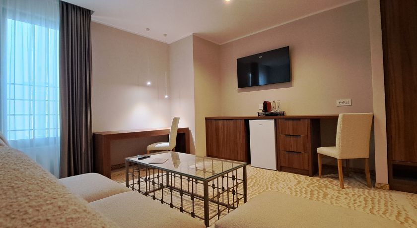 Embassy Romana - Despre noi