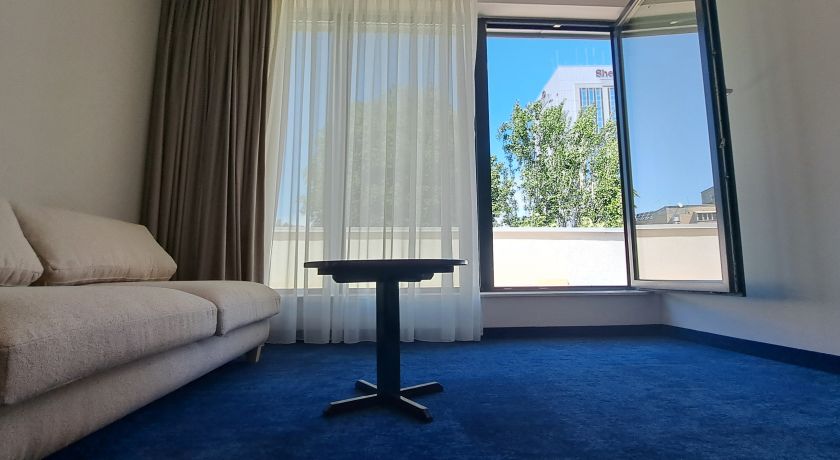 Embassy Romana - Despre noi